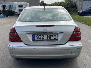 Pelēks Mercedes-Benz E 220 2002 Narva, ar dzinēja tilpumu 2.10 L un nobraukumu 429 tūkst. km par 2499 €, foto 19 vietnē AUTOMOTO.COM.LV
