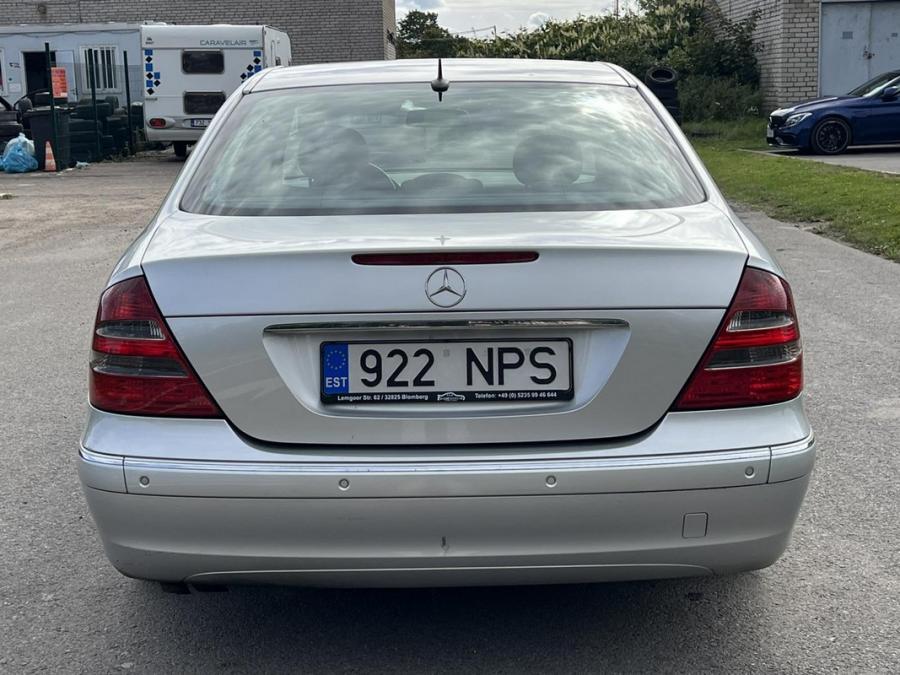 Pelēks Mercedes-Benz E 220 2002 Narva, ar dzinēja tilpumu 2.10 L un nobraukumu 429 tūkst. km par 2499 €, foto 19 vietnē AUTOMOTO.COM.LV
