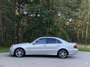 Pelēks Mercedes-Benz E 220 2002 Klaipėda, ar dzinēja tilpumu 2.15 L un nobraukumu 334 tūkst. km par 2500 €, foto  vietnē AUTOMOTO.COM.LV