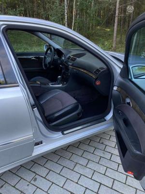 Pelēks Mercedes-Benz E 220 2002 Klaipėda, ar dzinēja tilpumu 2.15 L un nobraukumu 334 tūkst. km par 2500 €, foto 12 vietnē AUTOMOTO.COM.LV