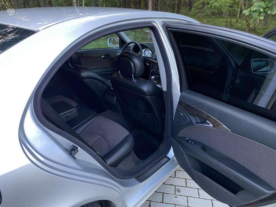 Pelēks Mercedes-Benz E 220 2002 Klaipėda, ar dzinēja tilpumu 2.15 L un nobraukumu 334 tūkst. km par 2500 €, foto 13 vietnē AUTOMOTO.COM.LV