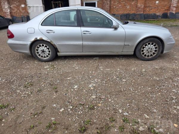 Pelēks Mercedes-Benz E 220 2002 Daugavpils, ar dzinēja tilpumu 2.20 L un nobraukumu 300 tūkst. km par 900 €, foto 5 vietnē AUTOMOTO.COM.LV