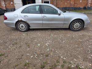 Pelēks Mercedes-Benz E 220 2002 Daugavpils, ar dzinēja tilpumu 2.20 L un nobraukumu 300 tūkst. km par 900 €, foto 5 vietnē AUTOMOTO.COM.LV