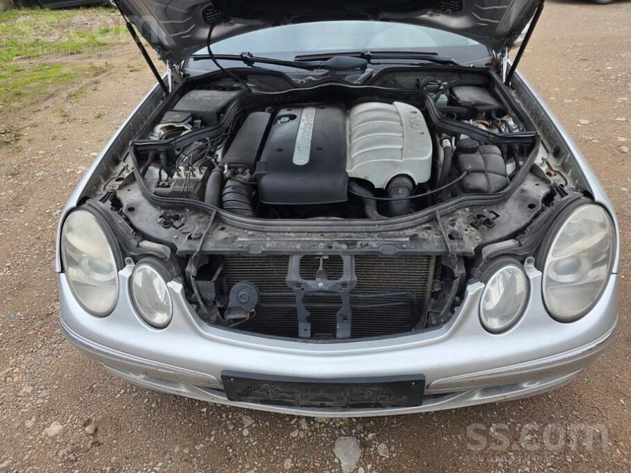 Pelēks Mercedes-Benz E 220 2002 Daugavpils, ar dzinēja tilpumu 2.20 L un nobraukumu 300 tūkst. km par 900 €, foto 6 vietnē AUTOMOTO.COM.LV