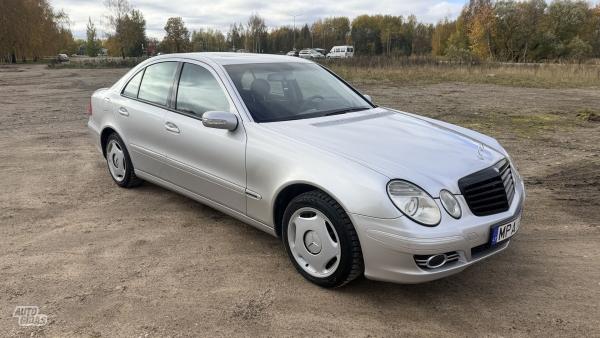Серый Мерседес E 220 2002 в Шяуляй, объемом двигателя 2.20 л и пробегом 296 тыс. км за 1850 €, фото 1 на AUTOMOTO.COM.LV
