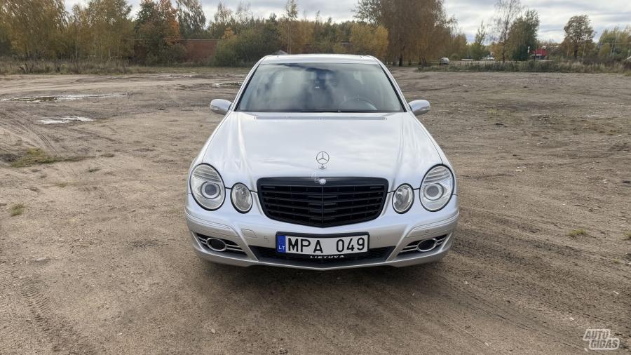 Pelēks Mercedes-Benz E 220 2002 Šauļi, ar dzinēja tilpumu 2.20 L un nobraukumu 296 tūkst. km par 1850 €, foto 3 vietnē AUTOMOTO.COM.LV