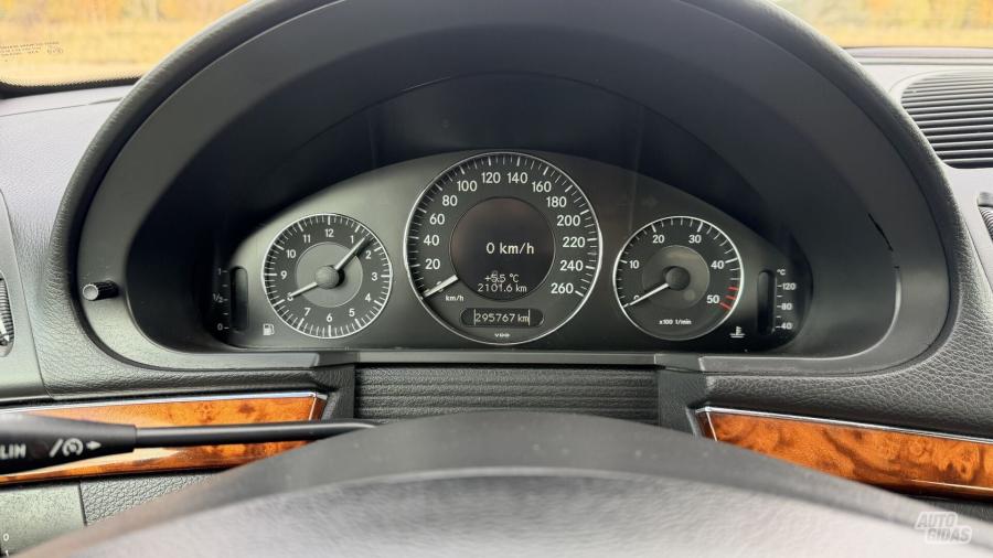 Pelēks Mercedes-Benz E 220 2002 Šauļi, ar dzinēja tilpumu 2.20 L un nobraukumu 296 tūkst. km par 1850 €, foto 9 vietnē AUTOMOTO.COM.LV