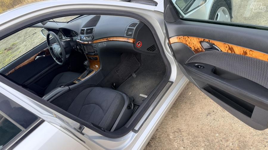 Pelēks Mercedes-Benz E 220 2002 Šauļi, ar dzinēja tilpumu 2.20 L un nobraukumu 296 tūkst. km par 1850 €, foto 10 vietnē AUTOMOTO.COM.LV