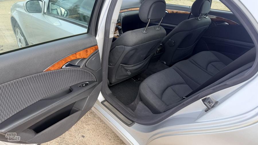 Pelēks Mercedes-Benz E 220 2002 Šauļi, ar dzinēja tilpumu 2.20 L un nobraukumu 296 tūkst. km par 1850 €, foto 11 vietnē AUTOMOTO.COM.LV