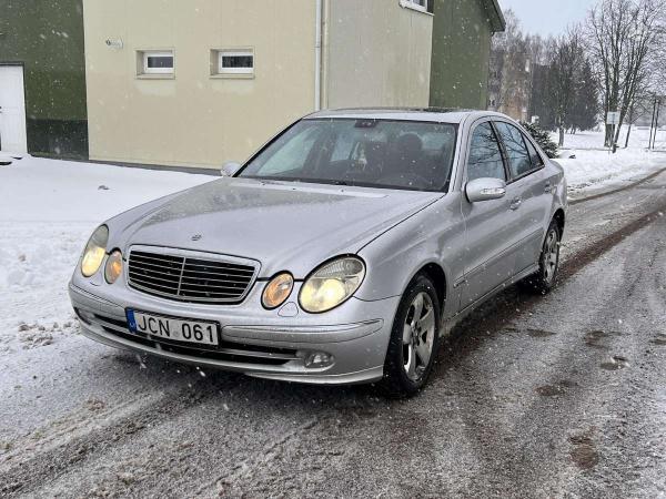 Grey Mercedes-Benz E 220 2003 in Sirvintos, with an engine capacity of 2.15 L and mileage of 390 thousand km for 1150 €, photo 1 on AUTOMOTO.COM.LV