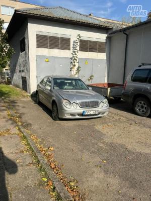 Pelēks Mercedes-Benz E 220 2003 Viļņa, ar dzinēja tilpumu 2.10 L un nobraukumu 305 tūkst. km par 1100 €, foto  vietnē AUTOMOTO.COM.LV