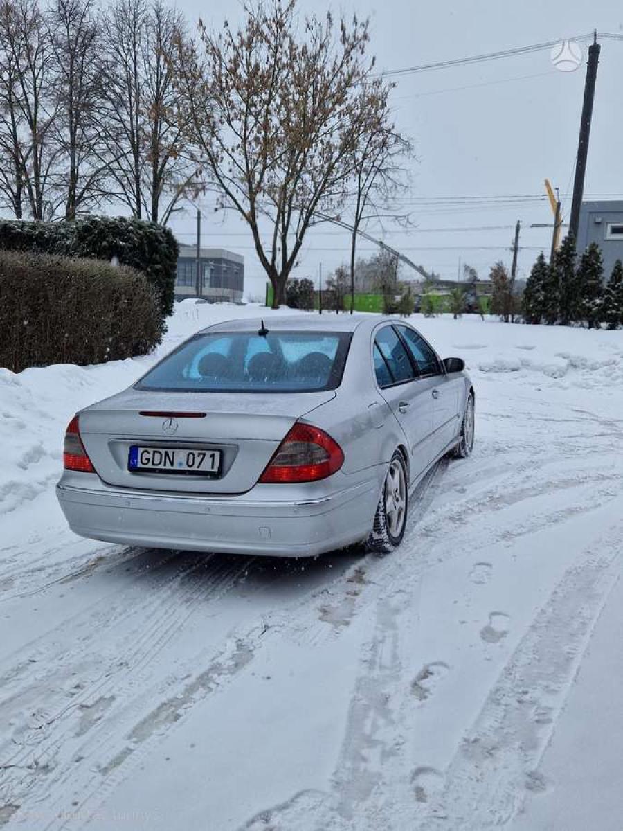 Grey Mercedes-Benz E 220 2003 in Kaunas, with an engine capacity of 2.15 L and mileage of 293 thousand km for 2400 €, photo 3 on AUTOMOTO.COM.LV