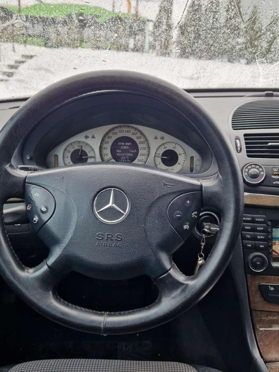Grey Mercedes-Benz E 220 2003 in Kaunas, with an engine capacity of 2.15 L and mileage of 293 thousand km for 2400 €, photo 6 on AUTOMOTO.COM.LV
