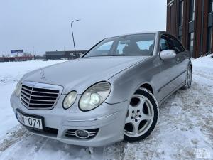 Pelēks Mercedes-Benz E 220 2003 Kauņa, ar dzinēja tilpumu 2.10 L un nobraukumu 290 tūkst. km par 2699 €, foto  vietnē AUTOMOTO.COM.LV
