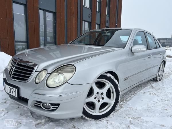 Pelēks Mercedes-Benz E 220 2003 Kauņa, ar dzinēja tilpumu 2.10 L un nobraukumu 290 tūkst. km par 2699 €, foto 2 vietnē AUTOMOTO.COM.LV