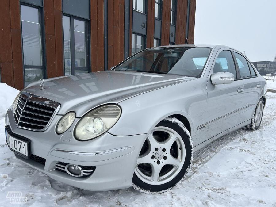 Grey Mercedes-Benz E 220 2003 in Kaunas, with an engine capacity of 2.10 L and mileage of 290 thousand km for 2699 €, photo 2 on AUTOMOTO.COM.LV