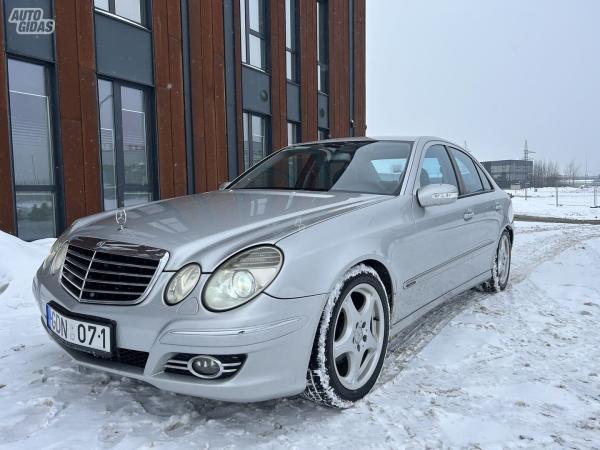Pelēks Mercedes-Benz E 220 2003 Kauņa, ar dzinēja tilpumu 2.10 L un nobraukumu 290 tūkst. km par 2699 €, foto 3 vietnē AUTOMOTO.COM.LV