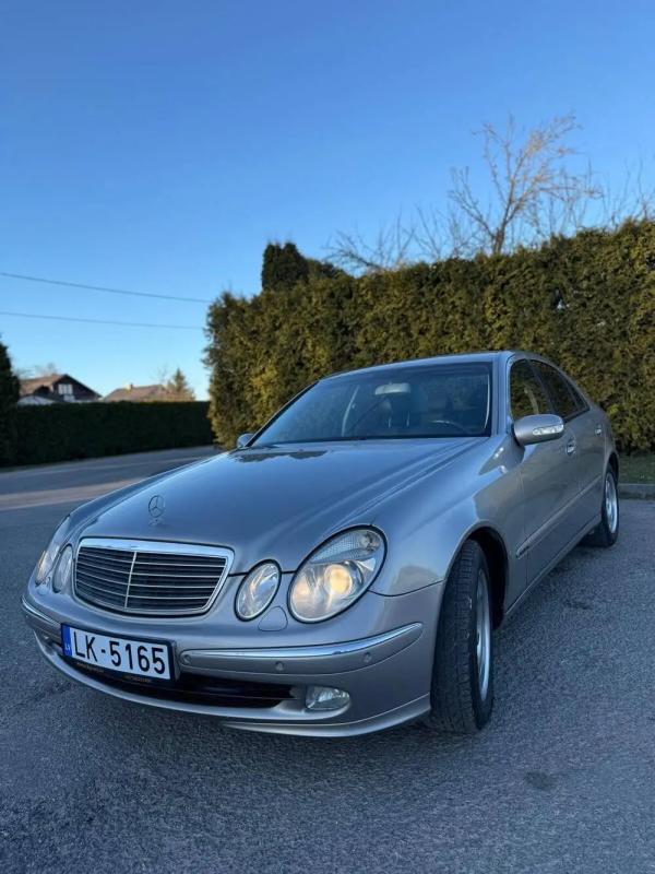 Серый Мерседес E 220 2003 в Рига, объемом двигателя 2.20 л и пробегом 435 тыс. км за 2300 €, фото 1 на AUTOMOTO.COM.LV