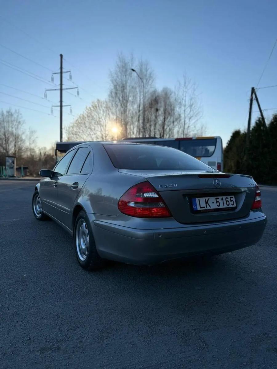 Серый Мерседес E 220 2003 в Рига, объемом двигателя 2.20 л и пробегом 435 тыс. км за 2300 €, фото 7 на AUTOMOTO.COM.LV