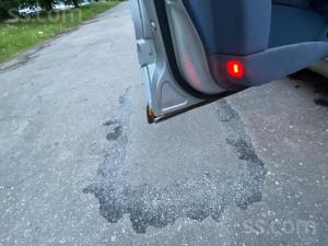 Pelēks Mercedes-Benz E 220 2003 Rīga, ar dzinēja tilpumu 2.20 L un nobraukumu 262 tūkst. km par 1250 €, foto 9 vietnē AUTOMOTO.COM.LV