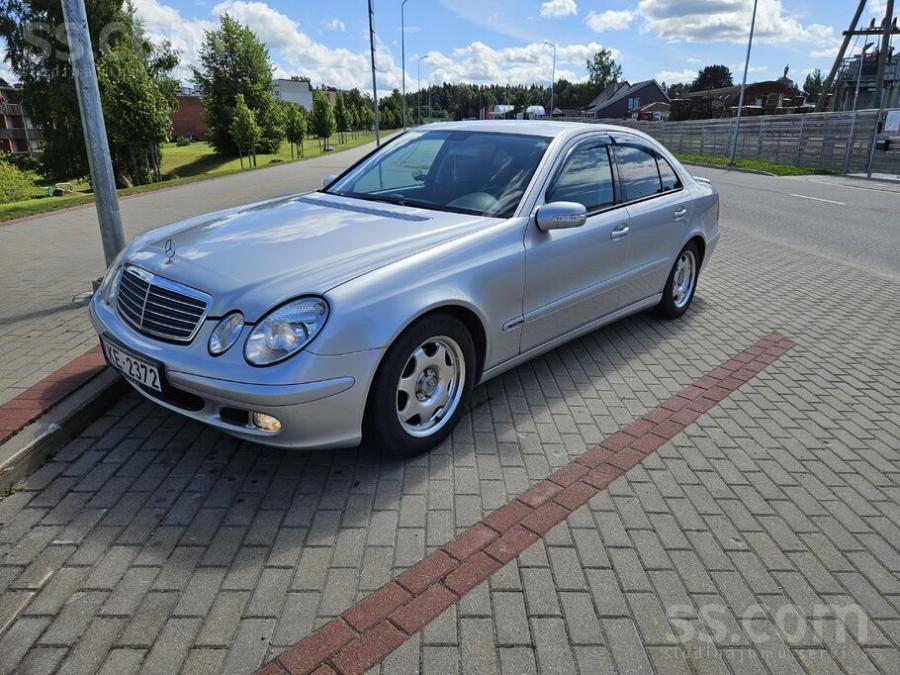 Серый Мерседес E 220 2003 в Валмиера, объемом двигателя 2.20 л и пробегом 383 тыс. км за 2450 €, фото 1 на AUTOMOTO.COM.LV