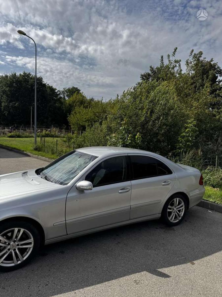 Grey Mercedes-Benz E 220 2003 in Radviliskis, with an engine capacity of 2.15 L and mileage of 344 thousand km for 2000 €, photo 4 on AUTOMOTO.COM.LV
