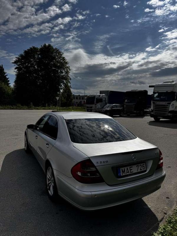 Pelēks Mercedes-Benz E 220 2003 Radviliškis, ar dzinēja tilpumu 2.15 L un nobraukumu 344 tūkst. km par 2000 €, foto 5 vietnē AUTOMOTO.COM.LV
