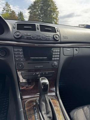 Grey Mercedes-Benz E 220 2003 in Radviliskis, with an engine capacity of 2.15 L and mileage of 344 thousand km for 2000 €, photo 12 on AUTOMOTO.COM.LV