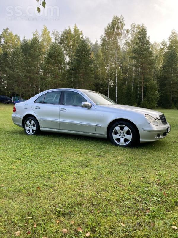 Pelēks Mercedes-Benz E 220 2003 Rīga, ar dzinēja tilpumu 2.20 L un nobraukumu 345 tūkst. km par 2700 €, foto 6 vietnē AUTOMOTO.COM.LV