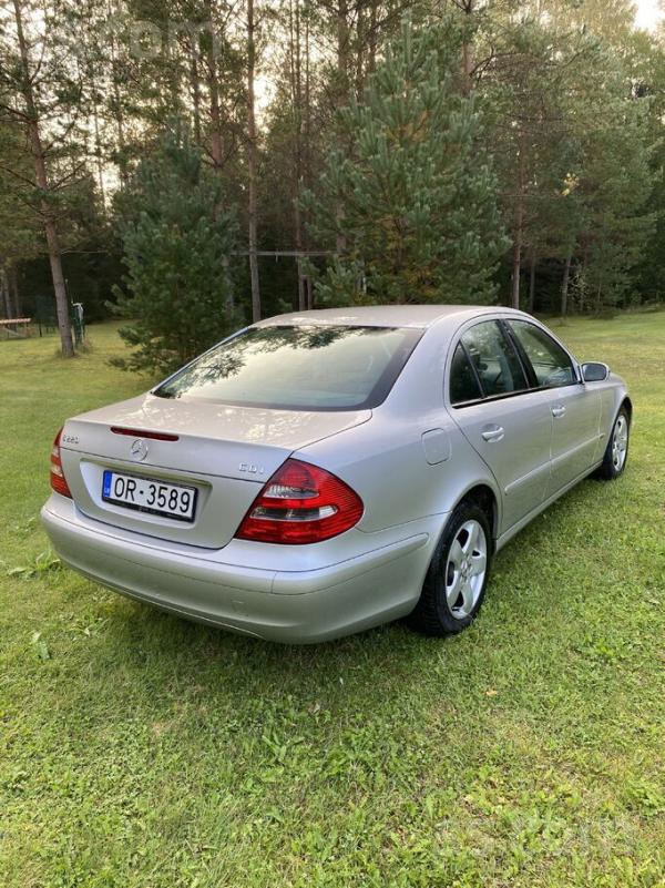 Pelēks Mercedes-Benz E 220 2003 Rīga, ar dzinēja tilpumu 2.20 L un nobraukumu 345 tūkst. km par 2700 €, foto 7 vietnē AUTOMOTO.COM.LV