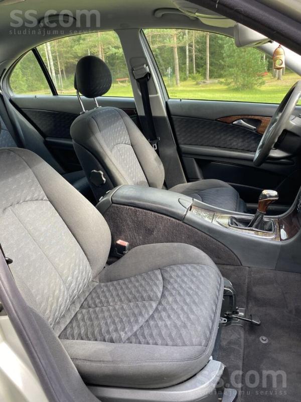 Pelēks Mercedes-Benz E 220 2003 Rīga, ar dzinēja tilpumu 2.20 L un nobraukumu 345 tūkst. km par 2700 €, foto 9 vietnē AUTOMOTO.COM.LV