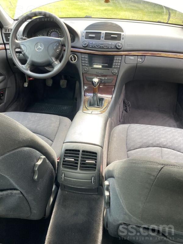 Pelēks Mercedes-Benz E 220 2003 Rīga, ar dzinēja tilpumu 2.20 L un nobraukumu 345 tūkst. km par 2700 €, foto 11 vietnē AUTOMOTO.COM.LV