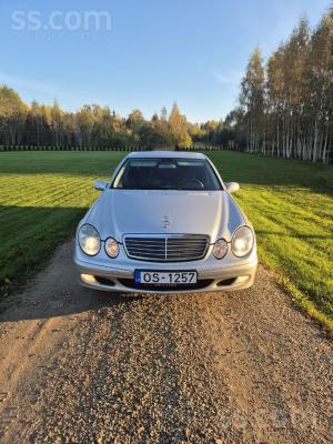 Серый Мерседес E 220 2003 в Цесис, объемом двигателя 2.20 л и пробегом 397 тыс. км за 2450 €, фото 3 на AUTOMOTO.COM.LV