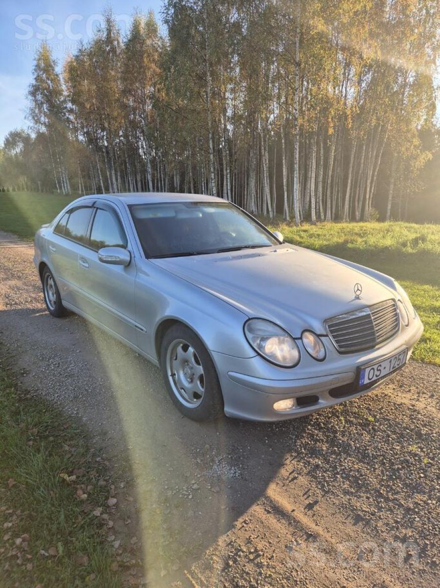 Серый Мерседес E 220 2003 в Цесис, объемом двигателя 2.20 л и пробегом 397 тыс. км за 2450 €, фото 4 на AUTOMOTO.COM.LV