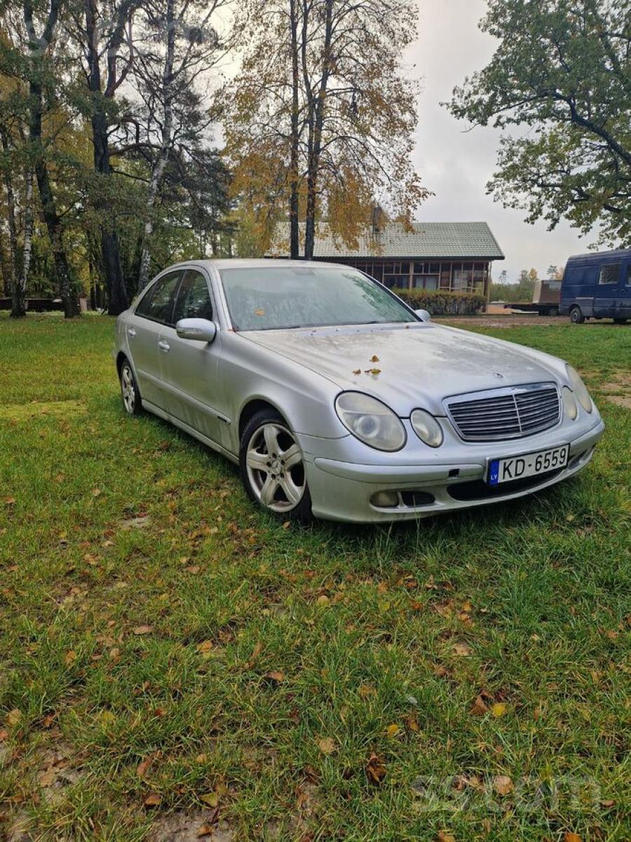Pelēks Mercedes-Benz E 220 2003 Rīga, ar dzinēja tilpumu 2.20 L un nobraukumu 370 tūkst. km par 1100 €, foto 1 vietnē AUTOMOTO.COM.LV