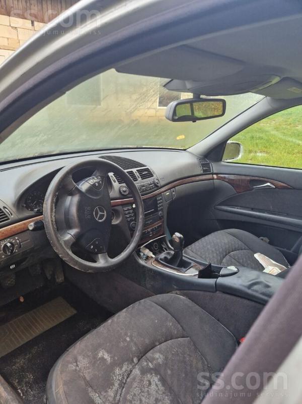 Pelēks Mercedes-Benz E 220 2003 Rīga, ar dzinēja tilpumu 2.20 L un nobraukumu 370 tūkst. km par 1100 €, foto 6 vietnē AUTOMOTO.COM.LV