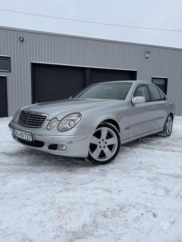 Pelēks Mercedes-Benz E 220 2004 Kauņa, ar dzinēja tilpumu 2.15 L un nobraukumu 274 tūkst. km par 4200 €, foto 1 vietnē AUTOMOTO.COM.LV