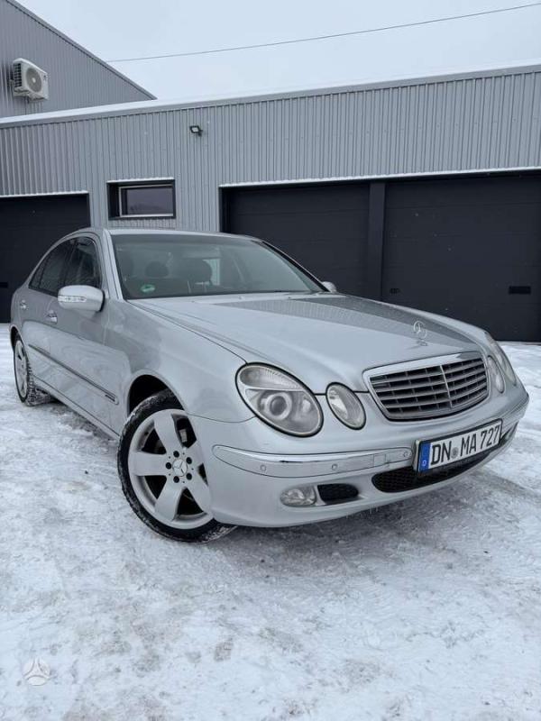 Pelēks Mercedes-Benz E 220 2004 Kauņa, ar dzinēja tilpumu 2.15 L un nobraukumu 274 tūkst. km par 4200 €, foto 2 vietnē AUTOMOTO.COM.LV