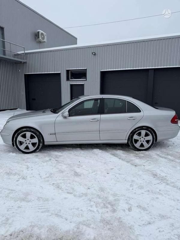 Pelēks Mercedes-Benz E 220 2004 Kauņa, ar dzinēja tilpumu 2.15 L un nobraukumu 274 tūkst. km par 4200 €, foto 6 vietnē AUTOMOTO.COM.LV