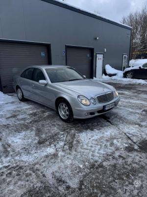Pelēks Mercedes-Benz E 220 2004 Viļņa, ar dzinēja tilpumu 2.20 L un nobraukumu 392 tūkst. km par 3450 €, foto  vietnē AUTOMOTO.COM.LV