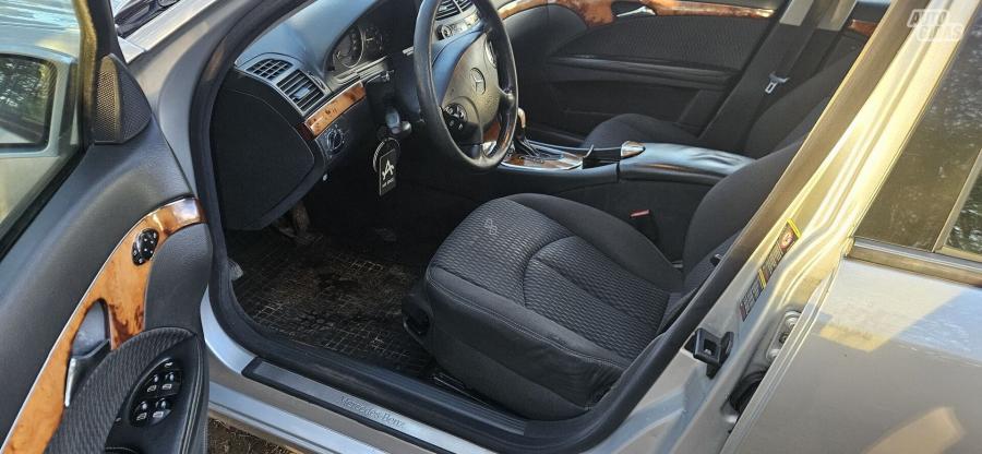 Pelēks Mercedes-Benz E 220 2004 Kauņa, ar dzinēja tilpumu 2.20 L un nobraukumu 385 tūkst. km par 2450 €, foto 6 vietnē AUTOMOTO.COM.LV