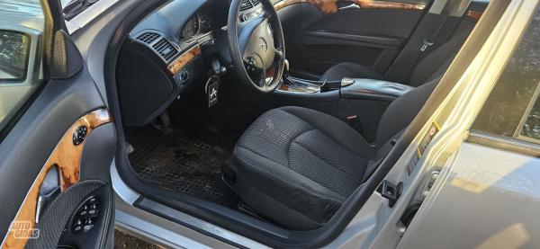 Pelēks Mercedes-Benz E 220 2004 Kauņa, ar dzinēja tilpumu 2.20 L un nobraukumu 380 tūkst. km par 2000 €, foto 6 vietnē AUTOMOTO.COM.LV