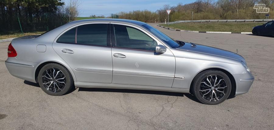 Grey Mercedes-Benz E 220 2004 in Vilnius, with an engine capacity of 2.20 L and mileage of 211 thousand km for 4999 €, photo 6 on AUTOMOTO.COM.LV