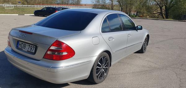 Grey Mercedes-Benz E 220 2004 in Vilnius, with an engine capacity of 2.20 L and mileage of 211 thousand km for 4999 €, photo 6 on AUTOMOTO.COM.LV