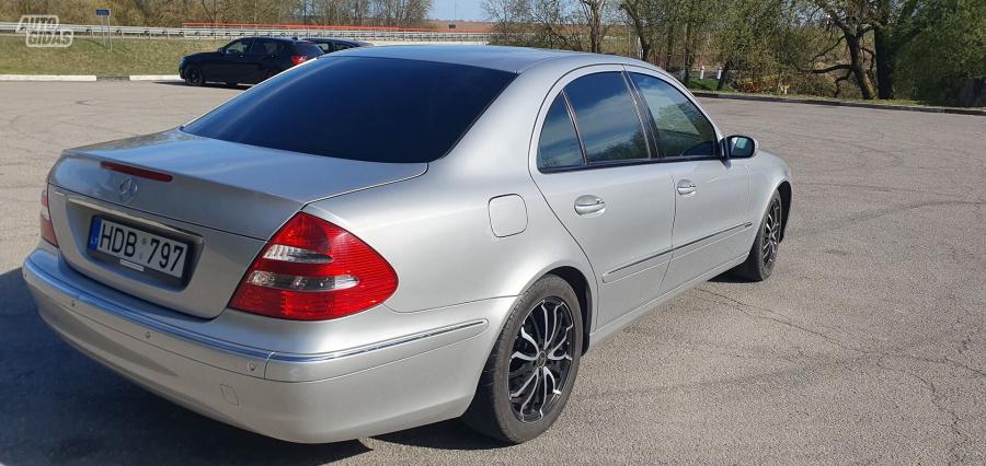 Grey Mercedes-Benz E 220 2004 in Vilnius, with an engine capacity of 2.20 L and mileage of 211 thousand km for 4999 €, photo 7 on AUTOMOTO.COM.LV