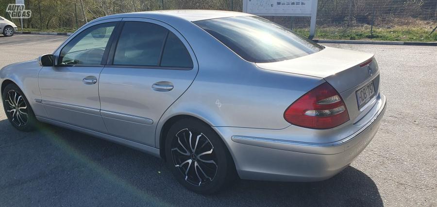 Grey Mercedes-Benz E 220 2004 in Vilnius, with an engine capacity of 2.20 L and mileage of 211 thousand km for 4999 €, photo 8 on AUTOMOTO.COM.LV