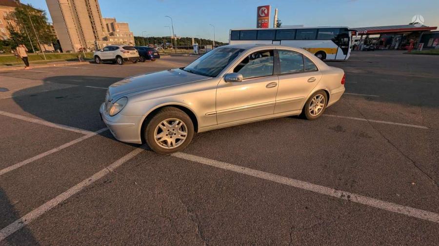 Grey Mercedes-Benz E 220 2004 in Vilnius, with an engine capacity of 2.15 L and mileage of 310 thousand km for 2300 €, photo 4 on AUTOMOTO.COM.LV