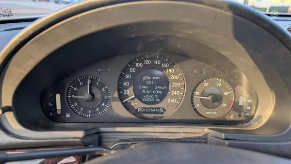Pelēks Mercedes-Benz E 220 2004 Viļņa, ar dzinēja tilpumu 2.15 L un nobraukumu 310 tūkst. km par 2300 €, foto 5 vietnē AUTOMOTO.COM.LV