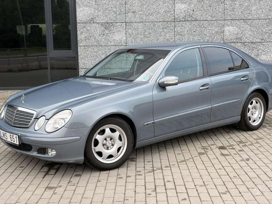 Grey Mercedes-Benz E 220 2004 in Klaipeda, with an engine capacity of 2.15 L and mileage of 264 thousand km for 2780 €, photo 3 on AUTOMOTO.COM.LV