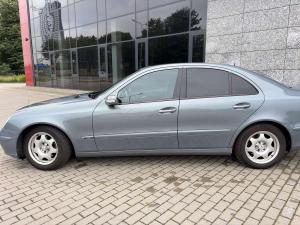 Grey Mercedes-Benz E 220 2004 in Klaipeda, with an engine capacity of 2.15 L and mileage of 264 thousand km for 2780 €, photo 4 on AUTOMOTO.COM.LV